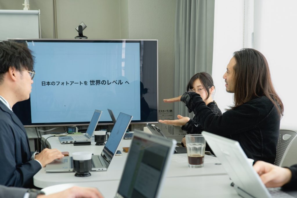 nomlog MEETS→メタバース×リアル体験づくりの可能性フォトアート展示会を事例に語り合う | 空間と体験の可能性を追求するメディア「nomlog（ノムログ）」 | 株式会社乃村工藝社